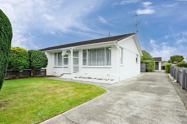 Windsor Garden Escape\nopposite The Beautiful Queens Park - Invercargill
