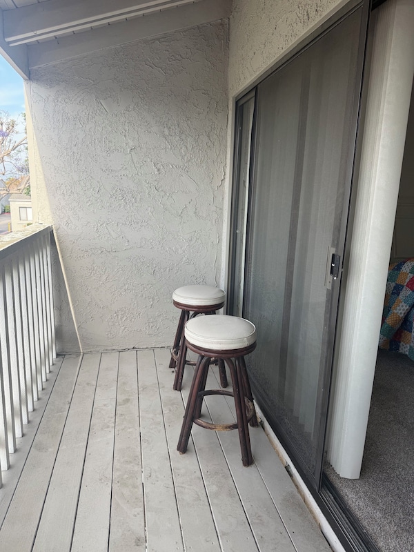 Amazing 2-bedroom Condo In Huntington Beach. - Garden Grove, CA