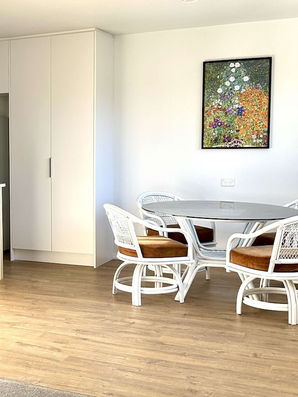 Tresco Apartments: Luxury 2 Bedroom Apartment With Garden View - Blenheim