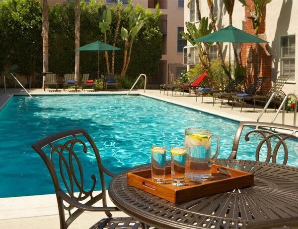 Chic 2-bedroom Residences With Wifi, Ac In Lovely Los Angeles - Los Angeles, CA