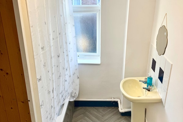 Cosy Leicester Apartment With 2 Bedrooms - Leicester
