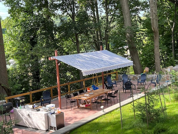 Loft Apartment With Full Kitchen Cozy Nook + 2 Sofa Beds & All Modern Electronic - Dobbs Ferry, NY