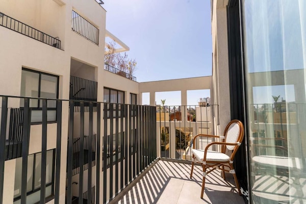 Charming 2-bedroom @New Building 200m Off Shore - Tel-Aviv
