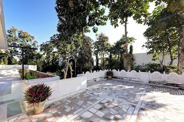 Villa 10 Para - 2bhk City Center Stay Balcony Green Surroundings 4 Pax - Udaipur