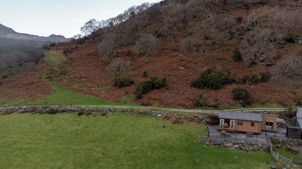 Cosy Self-catering Cabin With Panoramic Windows And Stunning Mountain Views - Beddgelert