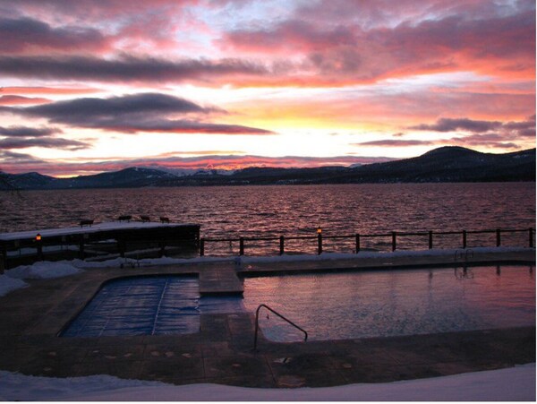 3-bedroom Newly Renovated Condo With Beautiful Views Of Lake Tahoe. Pet Friendly - Carson City, NV