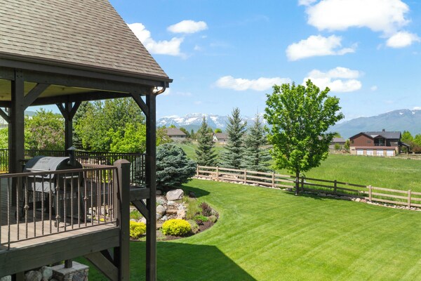 Sage Haven: 7br+ Lodge Near Deer Valley | Sleeps 24 | Decks, Views, Event Ready - Utah