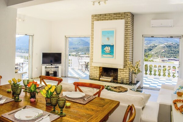 Cosy Villa With A Wonderful View Of Skiathos Town - Skiathos