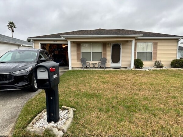 Two Bedroom Fully Furnished House, Full Kithcen;  Sleeps Eight - Zephyrhills, FL