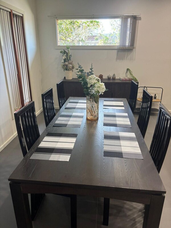 Urban Pause Stylish & Pet-friendly Family Escape In E Heart Of Epping- Sleeps 8 - Melbourne