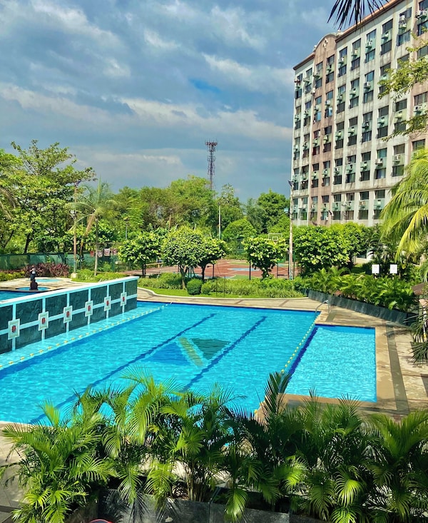 Ivs Condo With Ac, Wifi, Netflix In Cainta - Taytay