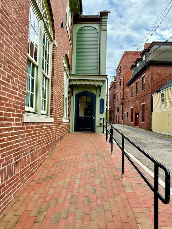 Charming 1-bedroom Condo In Delightful Portsmouth Central Location - Portsmouth, NH