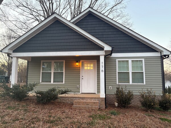 Peaceful Vibes @ Spacious Ranch - Harrisburg, NC