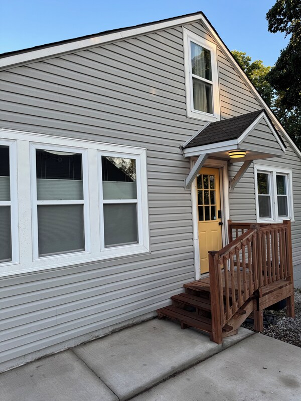 Beautifully Remodeled Historic Home Steps Away From Downtown Lee's Summit, Mo - Lee's Summit, MO
