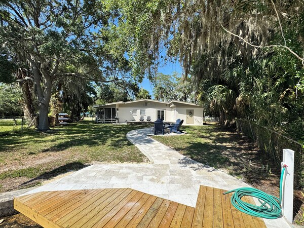 Indian Water Lodge Is A Waterfront Retreat With Dockage, Kayaks, Bikes & More! - Crystal River, FL