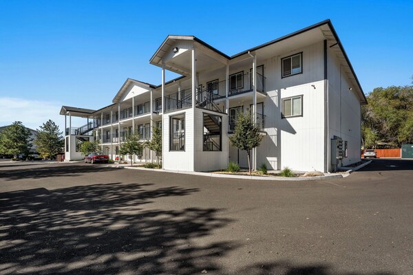 Modern Reno Stay - Near Bars & Shops - Atlantis Casino Resort Spa