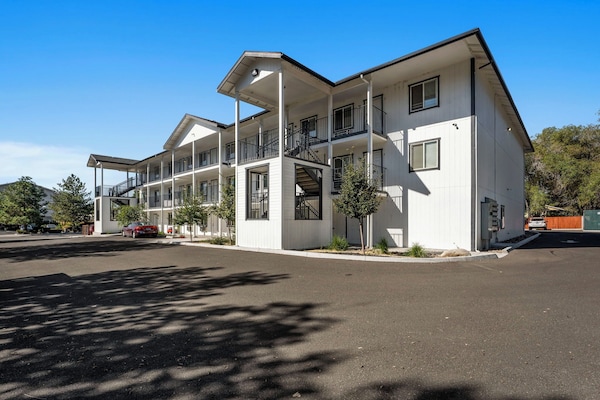Modern Reno Stay - Near Bars & Shops - Atlantis Casino Resort Spa