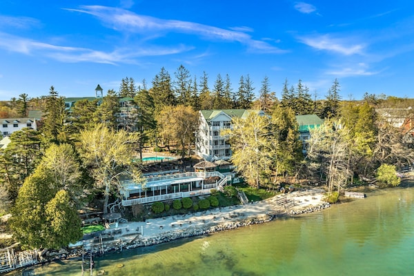 1st Floor Double Suite Courtyard View - Elkhart Lake