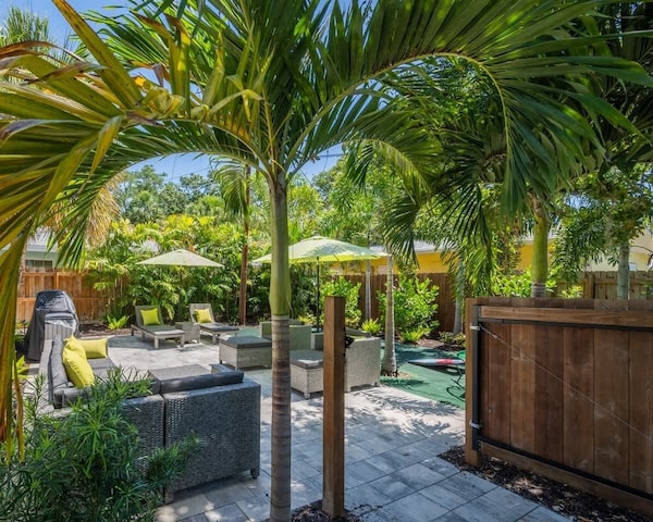 Walkable To Downtown And Parks Brand New Furniture - Sarasota, FL