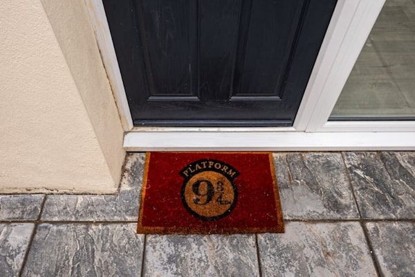 Harry Potter House 2br - Free On Street Parking - Self Check In - Sleeps Up To 6 - Hemel Hempstead