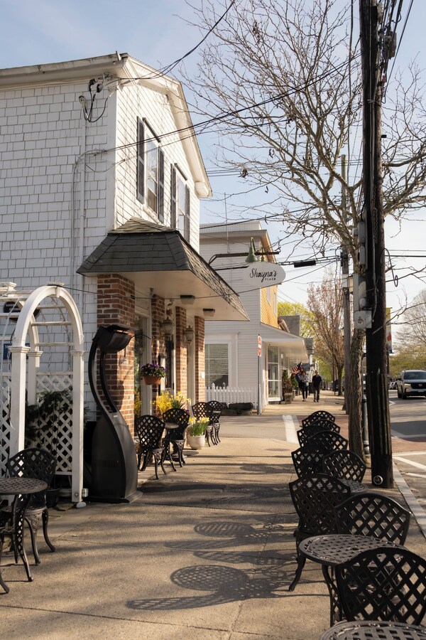 Charming 2-bedroom Escape In The Center Of Historic Wickford Village - Rhode Island