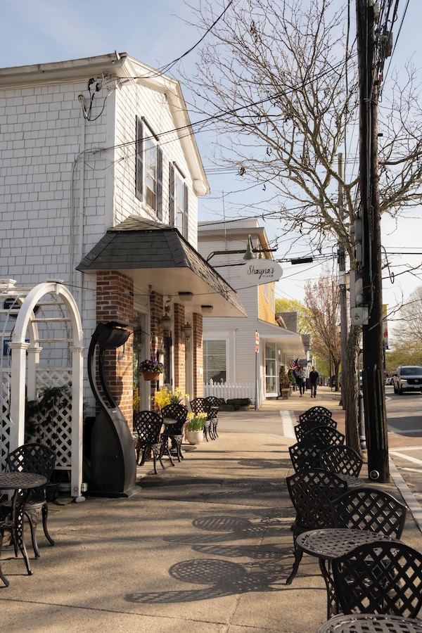 Charming 2-bedroom Escape In The Center Of Historic Wickford Village - Rhode Island