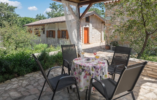 2 Bedroom Cozy Home In Rovinj - Rovinj