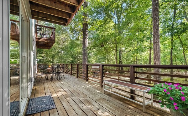 New Woodlands: Hot Tub, Pets, 7mi-bentonville, Clean & Forest View - Bentonville