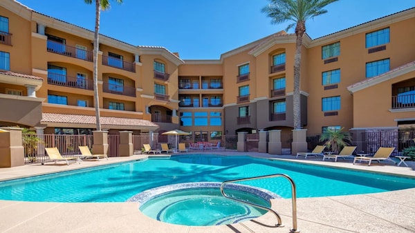 Discover Relaxation At Holiday Inn Chandler: Outdoor Pool & Dining On-site - Chandler, AZ