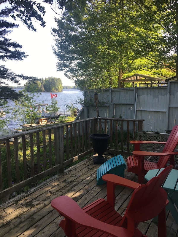 Cozy Cottage On A Spring Fed Lake In The Picturesque Ottawa Valley. - Perth