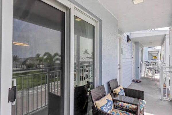 Modern, Oceanfront Views Apartment In Marathon With A Pool And A Marina - Marathon, FL