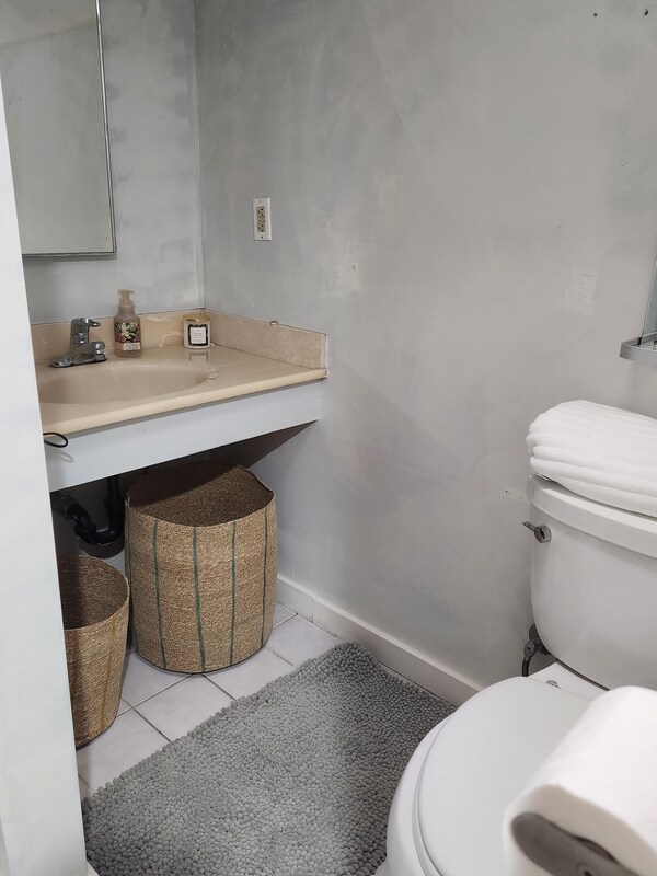Serene Bed & Breakfast With Ac In Temple City - El Monte, CA