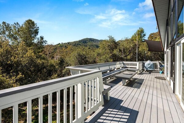 A-frame Stunner, Wrap Around Decks, 4 Miles To The Beach, 5 Bed, 3 Bath, 2 Kit - Malibu, CA