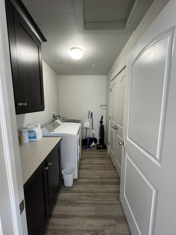 Modern Clean 2bed 2bath Condo. Next To Payson Temple, I15, Walmart, And More! - Payson, UT