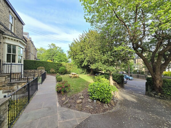 Exquisite 2 Bedroom Apartment - Sheffield