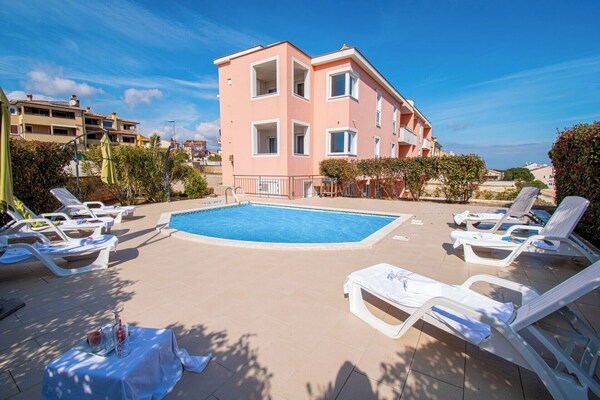 Apartments Lotus Mit Pool By Istrabook - Premantura