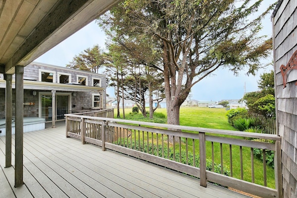 Yachats Home! Walk To Everything! Hot Tub! - Yachats, OR