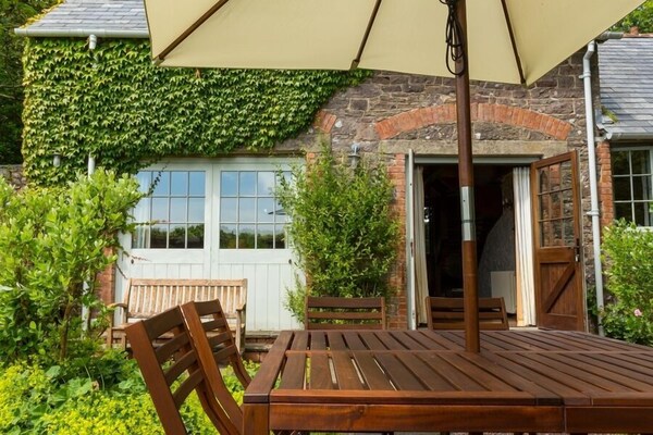 Coach House, Holiday Cottage Stackpole , Sleeps 8, 4 Bedrooms,  Bathrooms - Freshwater East