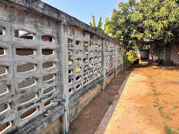 2-bedroom House In Charming Tambon Dom With Ac - Sangkha