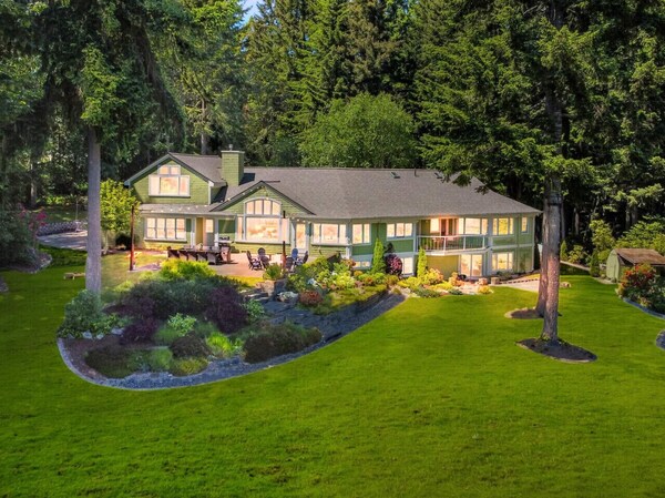 Evergreen View Retreat Sleeping Up To 16 - Poulsbo, WA