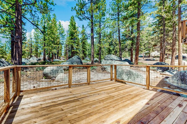 Charming Mountain Home With Large Deck, Fire Place, And Full Kitchen - South Lake Tahoe, CA