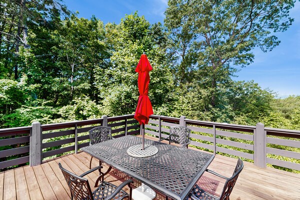 Dog Friendly Cabin With Mountain Views, Hot Tub, Firepit & Modern Charm - Blue Ridge, GA