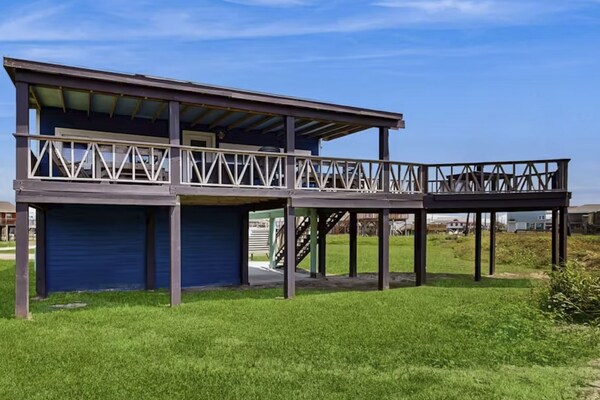 Beach View, Pet Friendly Home With Large Deck And Close To Ocean - Lake Jackson, TX