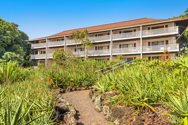 Kiahuna 324 - Ground Floor Breezy Corner Condo - Poipu, HI