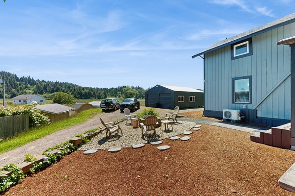Spacious Home Near Bandon Dunes Resort, Sand Dunes, & Charleston- Groups Welcome - Oregon