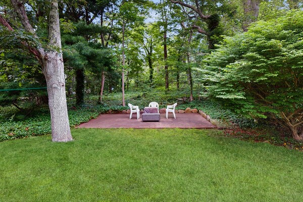 Charming Home With Walkable Beach, Large Yard, Deck, Fire Pit, And A/c - Mashpee, MA
