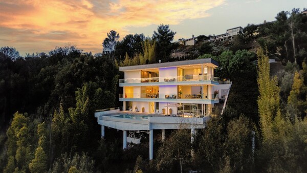 The Mullholand Hideaway - Hollywood, CA