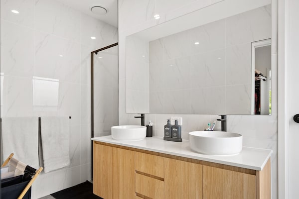 Luxury Kangaroo View - Sandstone Point