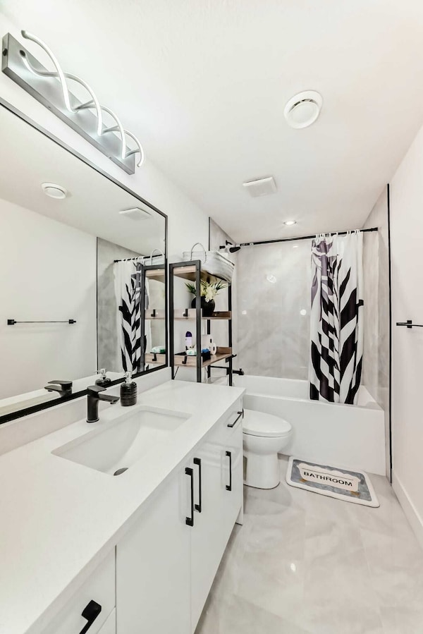 Cozy 2-bedroom Basement Suite, Fully Furnished For Comfort And Convenience. - Fort Saskatchewan