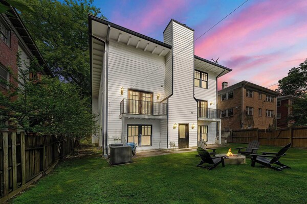 Luxury 6 Br~sleeps 13~fire Pit~dog Friendly - Buckhead, GA